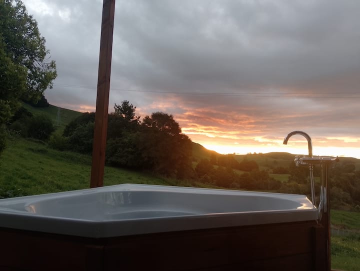 Sunsetview Retreat Vintage Outdoor Bath - Taumarunui