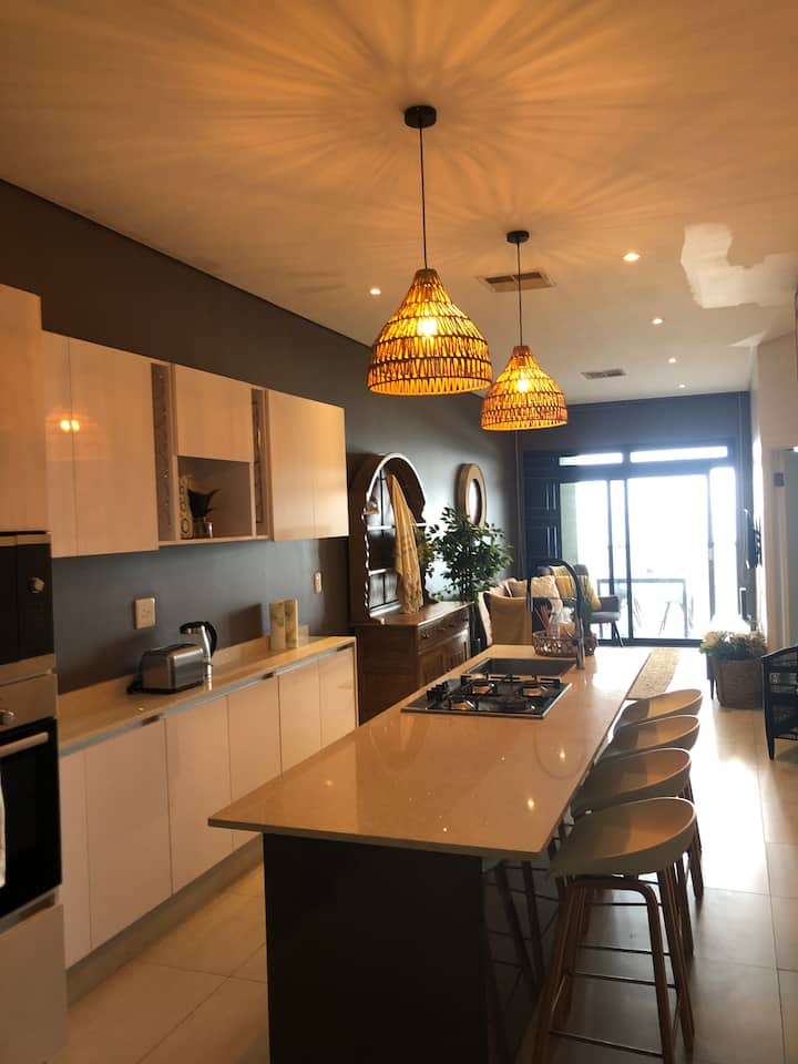 Azure Modern Beach Apartment - La Mercy
