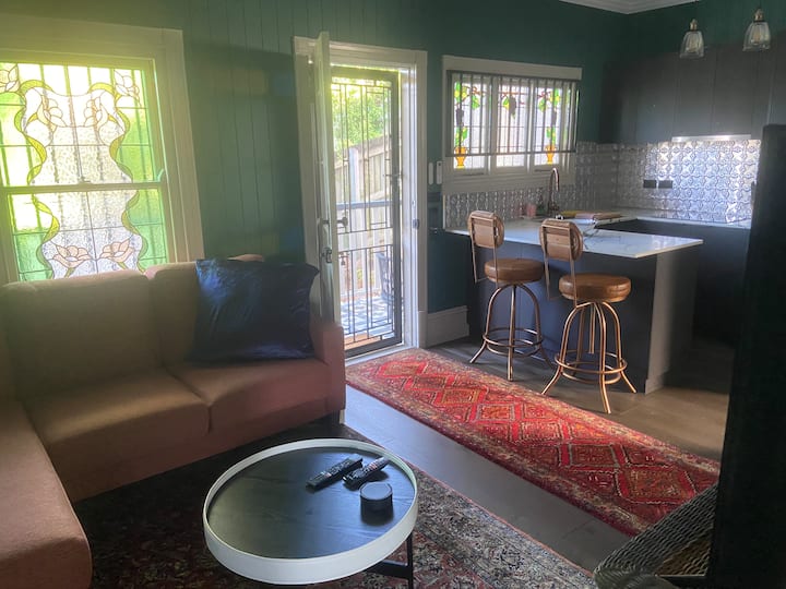 1 Bed Cottage With City Views - Brisbane