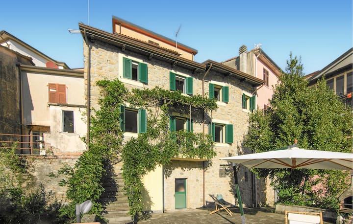 2 Bedroom Lovely Home In Carnea - Cinque-terre