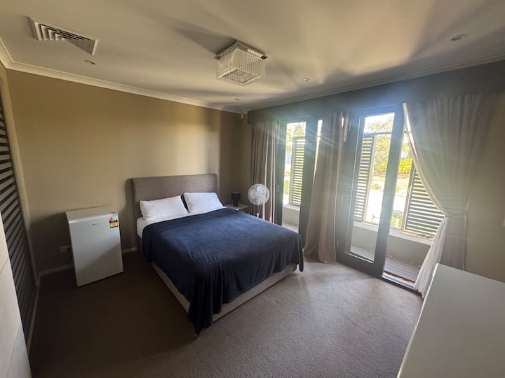 Single Room In A Family House Yarrabilba/logan Qld - Gold Coast