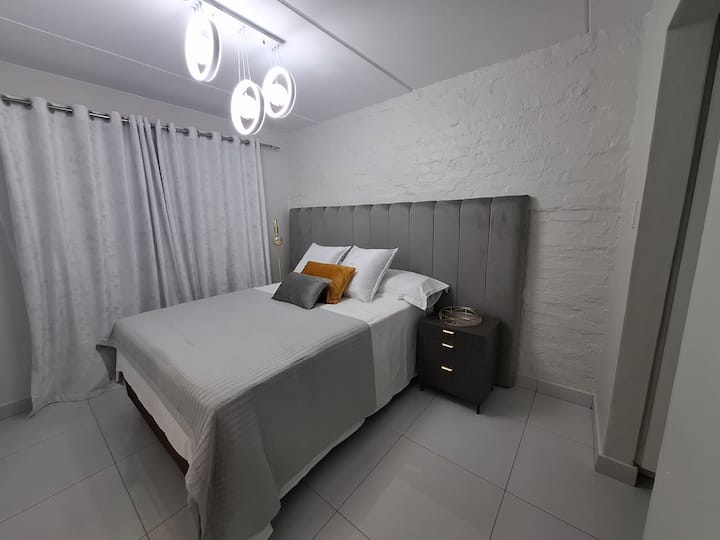 Neat & Chic Apartment Near Gautrain - Centurion