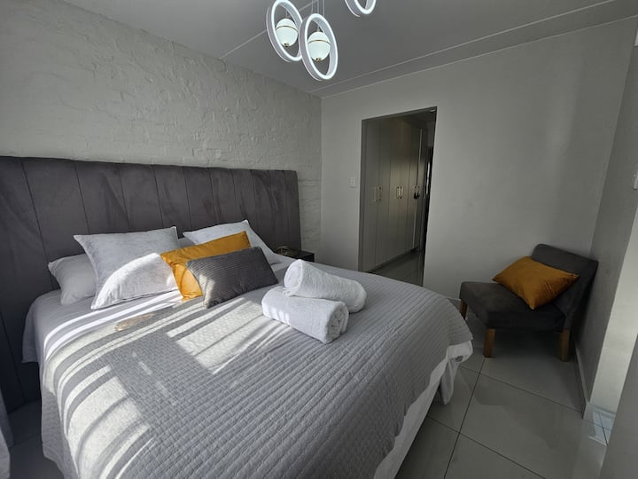 Neat & Chic Apartment Near Gautrain - Centurion