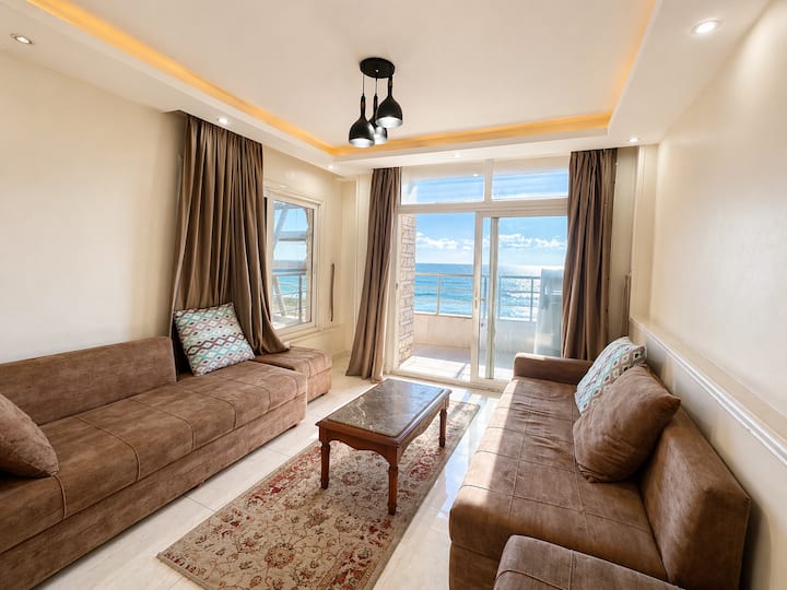 Luxurious Beachfront Apartment - Alejandría