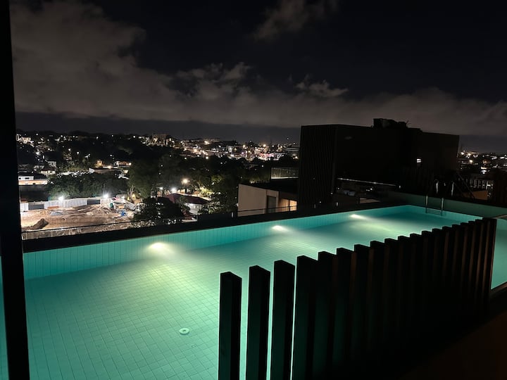 Elegant 2br W/ Rooftop Pool & City Views. - Accra