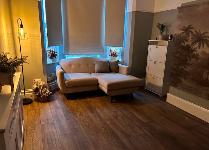 Lovely Five Bedroom House - Nottingham