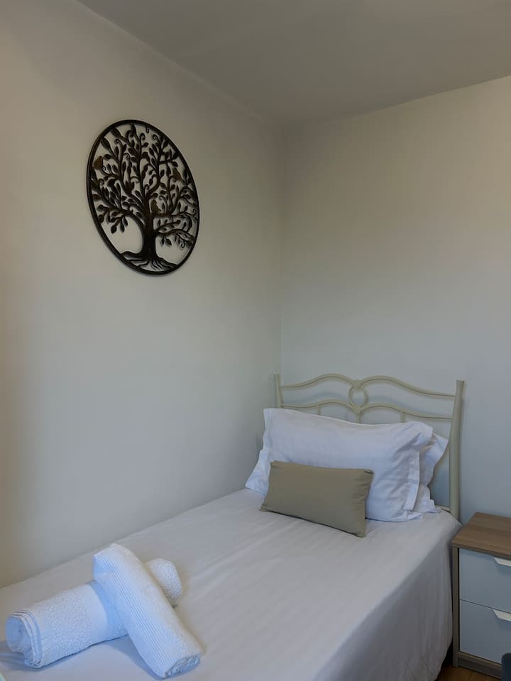 No.6 Overnight Stays - Single Room - Worcester