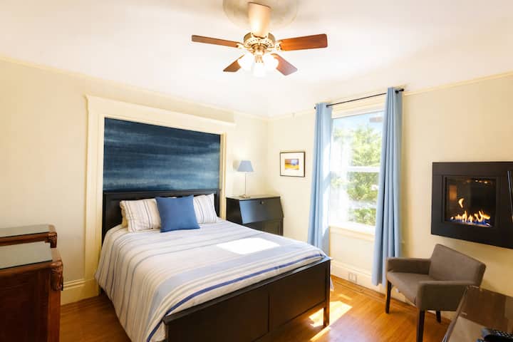 Beautiful Victorian Room Private Bath - San Francisco, CA