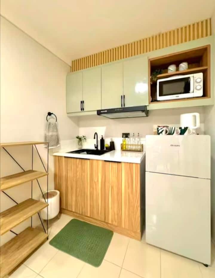 Recline & Unwind | 2br W/ Reclinechair & Streaming - Quezon City