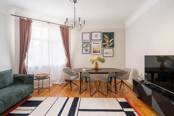 Elegant Poet’s Residence 2br + Sofa Bed For 6 - Riga, Latvia