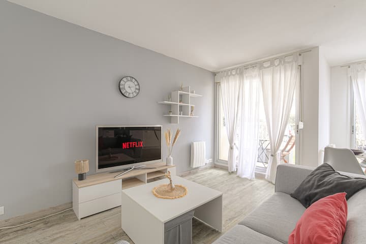 Cosy Et Calme | Parking | Lyon | Eurexpo | Ldlc - Genas