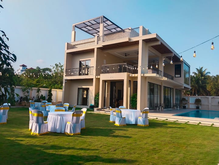 Villa Luna: 6 Bedroom Private Beach Villa - Chennai