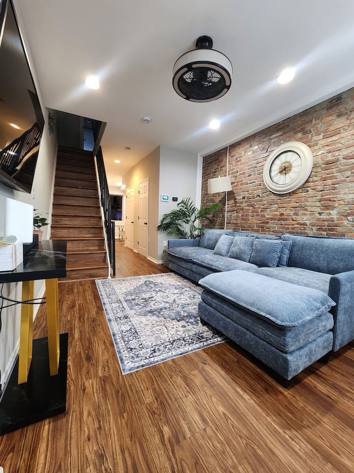 Stylish Townhouse By Inner Harbor, Street Parking - Baltimore, MD