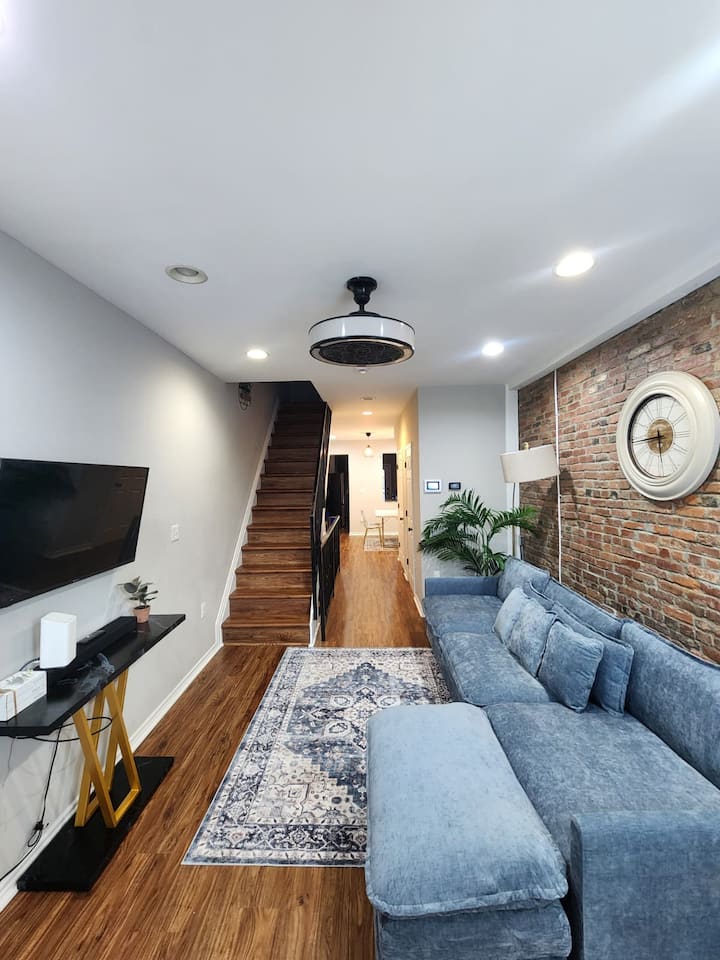 Stylish Townhouse By Inner Harbor, Street Parking - Baltimore, MD