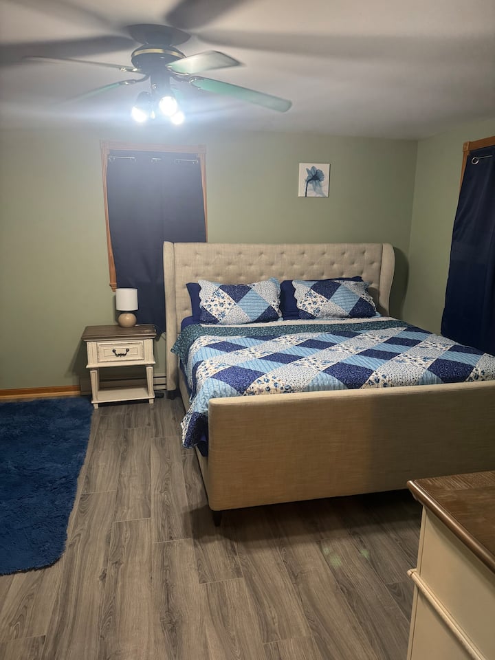 Cozy King Suite C With Private Bath Near Cvph - Plattsburgh, NY