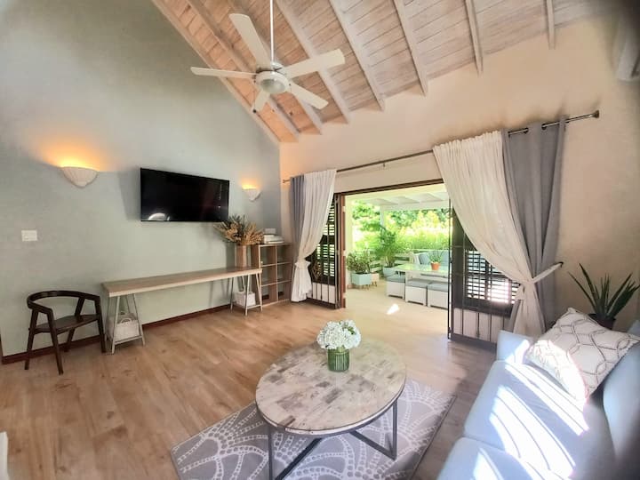 Charming West Coast Cottage: Beach Access - Barbados