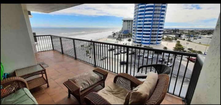 Beautiful Beachfront Condo - Daytona Beach Shores, FL
