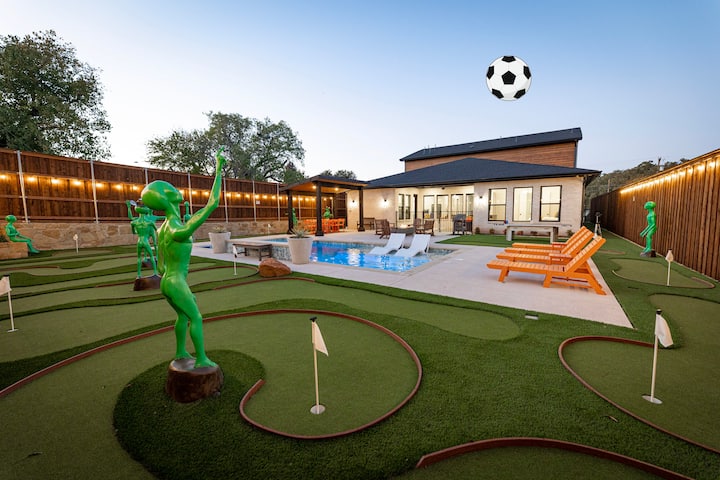 Mothership Arlington: Luxury Walk To Stadiums - Arlington, TX