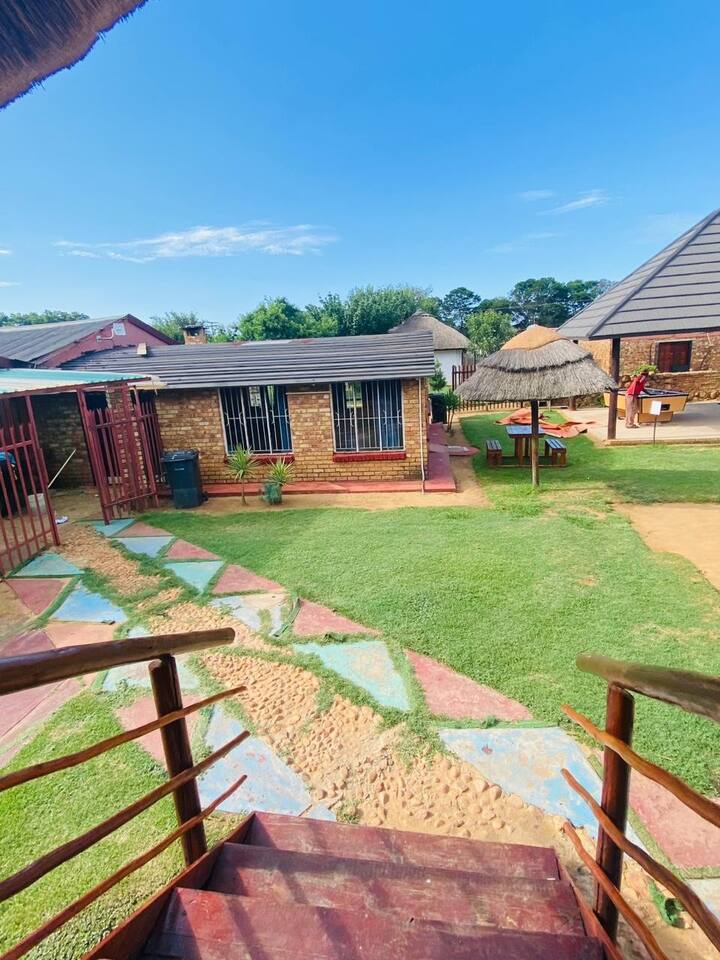 Graceland Recreation Guesthouse- Six Sleeper Room - Bronkhorstspruit