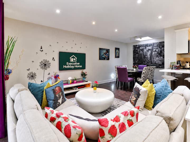 4br Downtown Townhouse | Roof Deck + Parking - Toronto