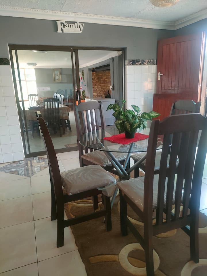 Graceland Recreation Guesthouse-seven Sleeper Room - Bronkhorstspruit