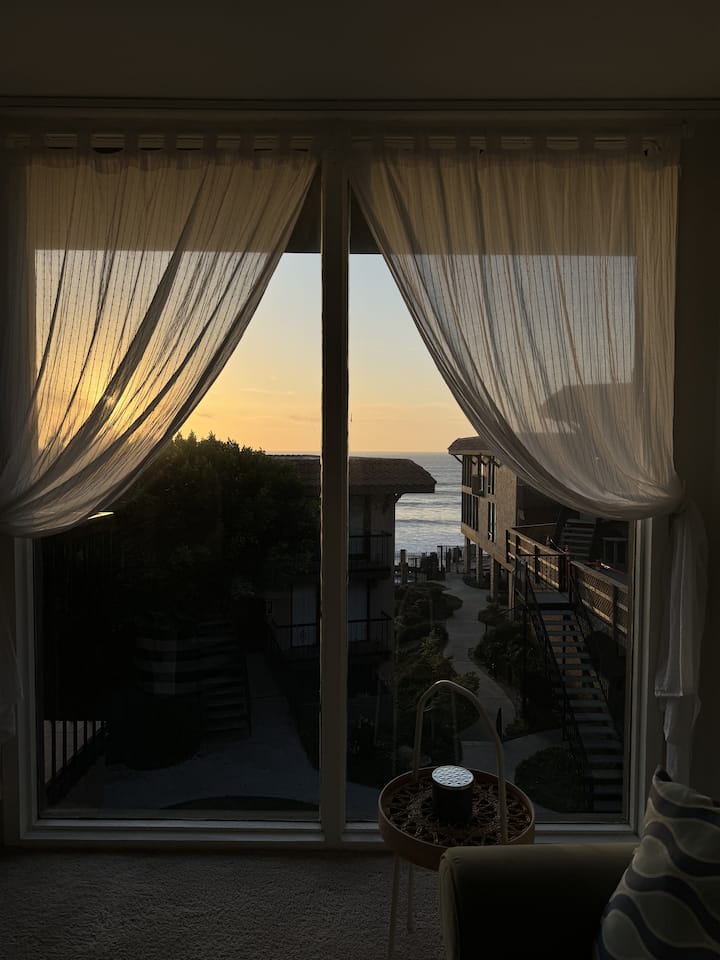 Oceanview Condo • Steps To Beach Solana Beach - Del Mar, CA