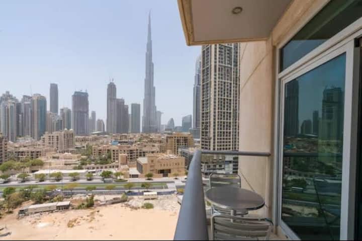 2 Br Opposite Burj Khalifa - Dubai