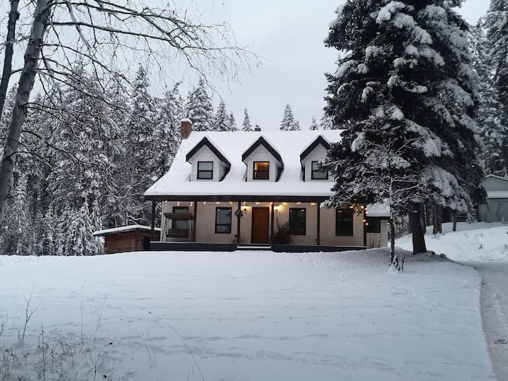 Peaceful Entire Home- 3 King Beds+hot Tub - Golden