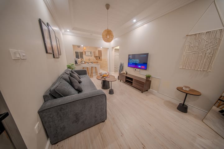 Elegant 2 Bd Apartment / Self-entry / Free Parking - Jeddah