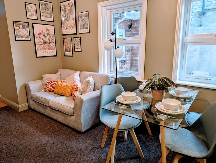 Seaside Escape - Parking! 
5 Min From Beach! - Weymouth