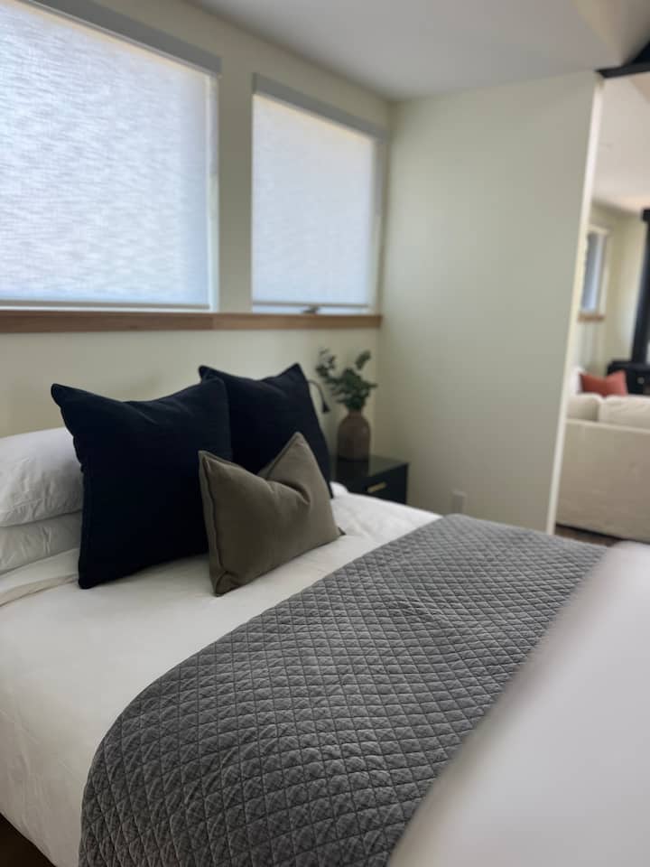 Hillside Studio: Georgian Bay + Small Town - Ontario