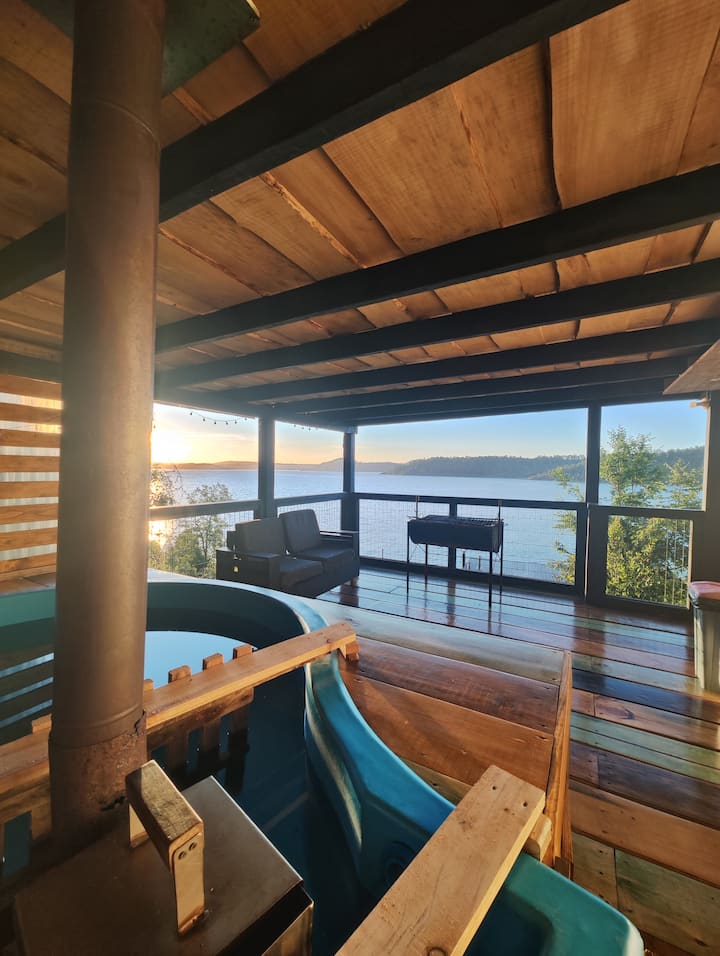 Cabaña Con Tinaja Y Una Bella Vista Al Lago - Puyehue