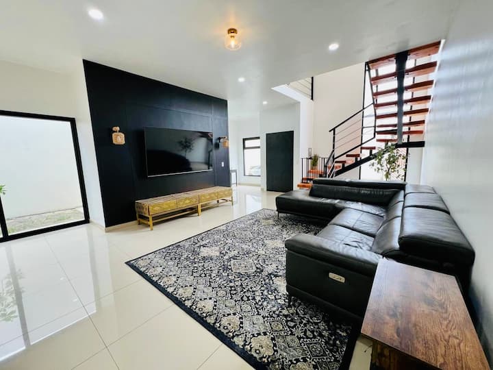 New Home 5 Blocks To Beach 3b/b - Ensenada