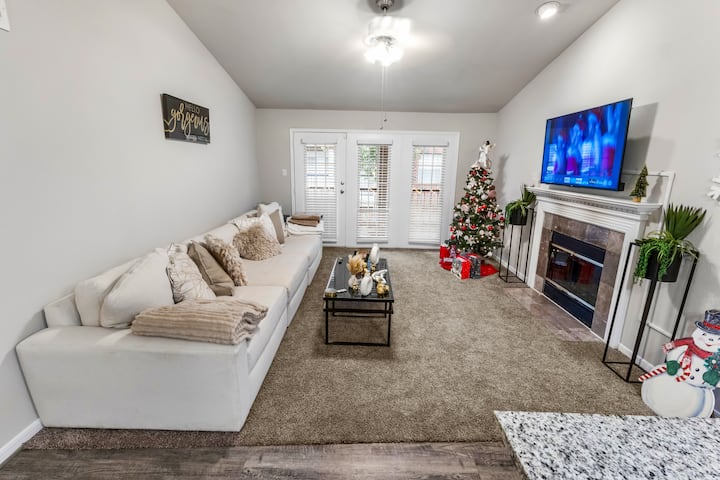 Cozy Upper Kirby Haven - Houston, TX