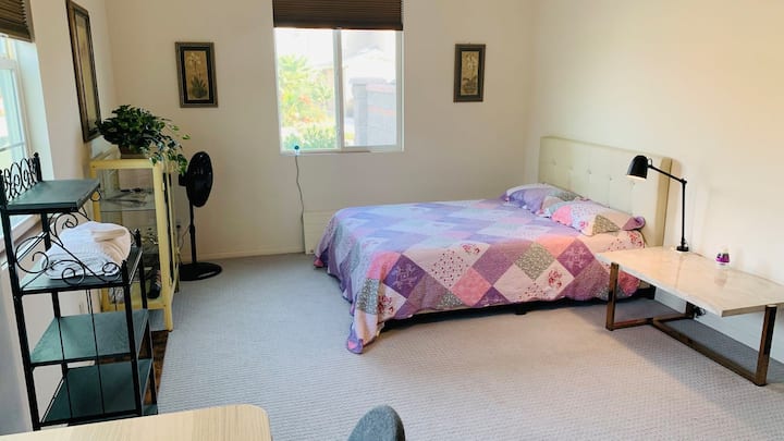 Quiet And Spacious Room C With Tv - Orange County, CA