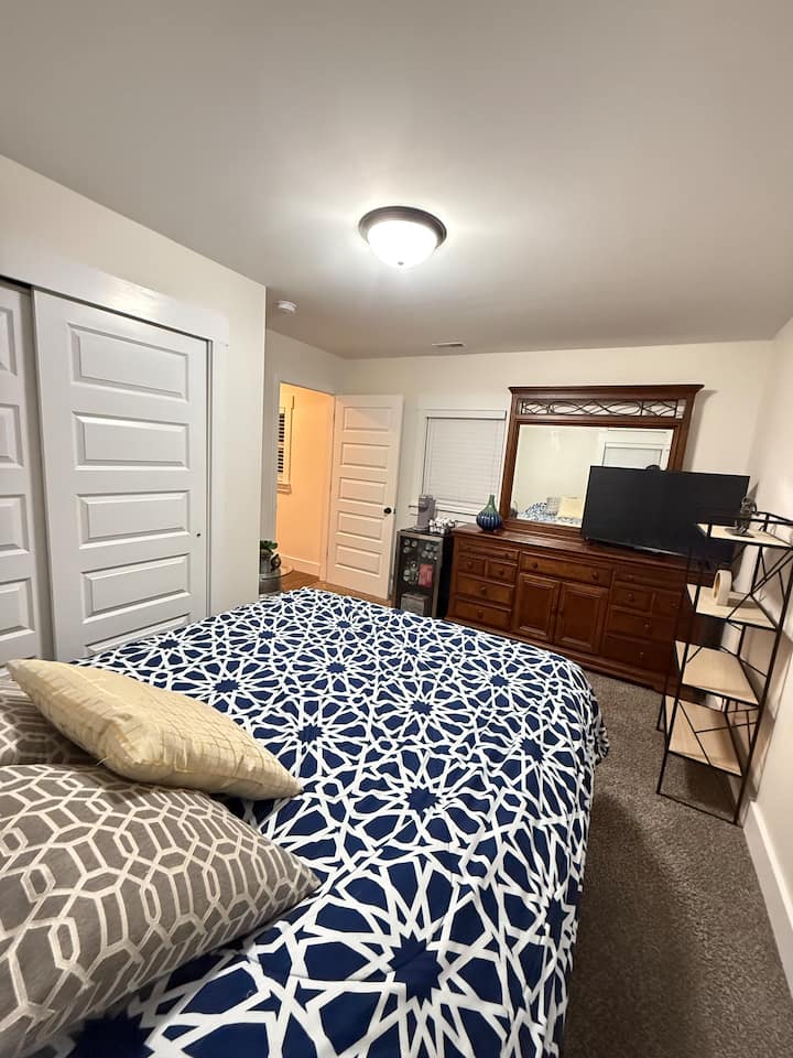 Room In Downtown Jeffersonville - Louisville, KY