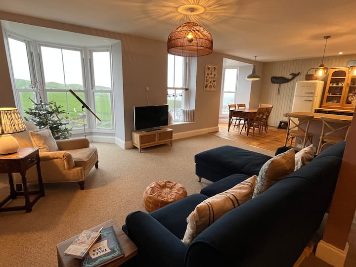 Luxury Coastal Retreat, Amazing Sea View Penthouse - Ilfracombe