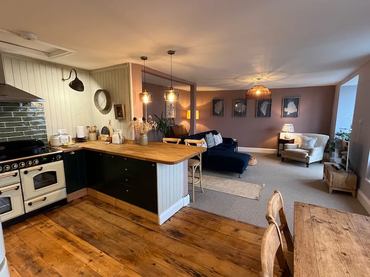 Luxury Coastal Retreat, Amazing Sea View Penthouse - Ilfracombe