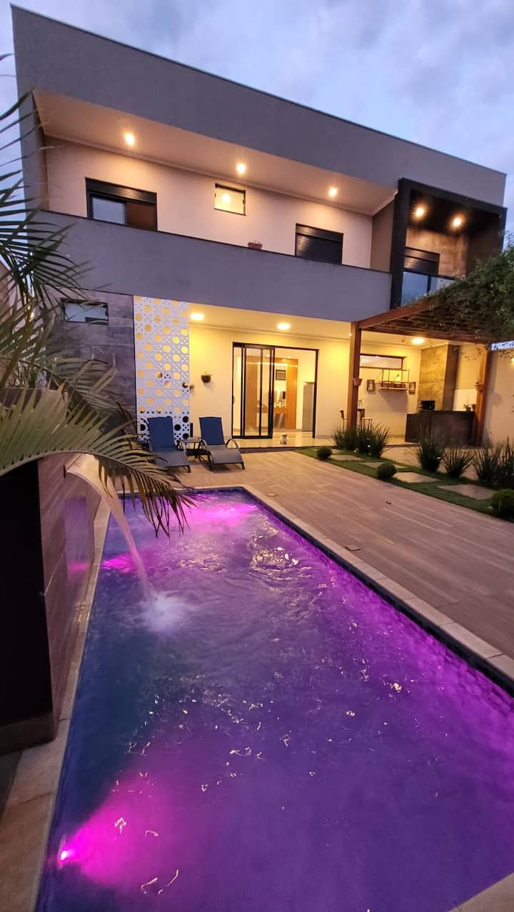 Casa Em Franca: Piscina Aquecida E Churrasqueira - Franca