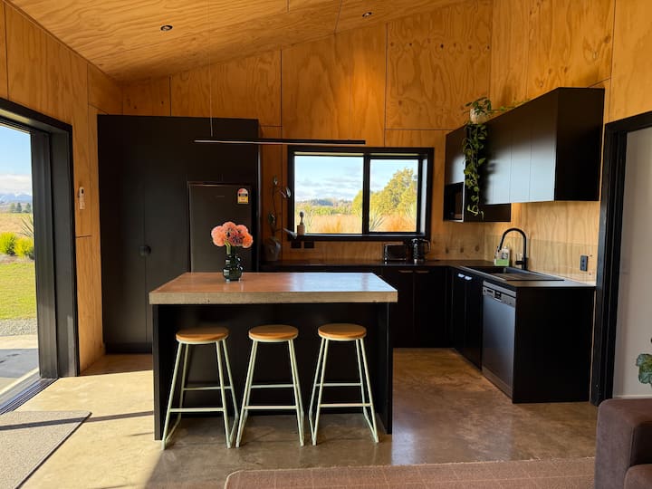 Charming Flat In Quiet Suburb - Te Anau