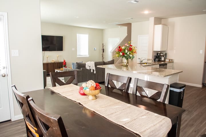 King Suite| Sleeps 9| Near Downtown Conroe - Conroe, TX