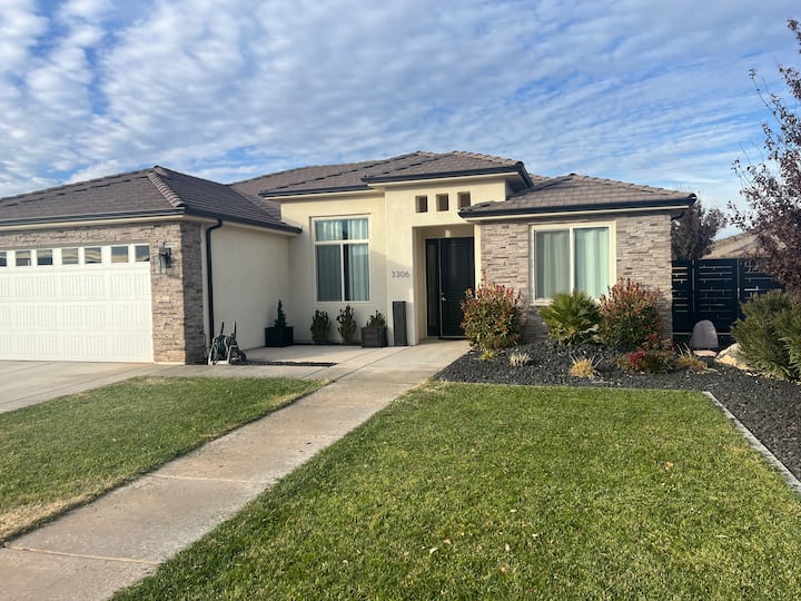 Desert Oasis Near Sand Hollow / Zion 30 Day Option - Hurricane, UT