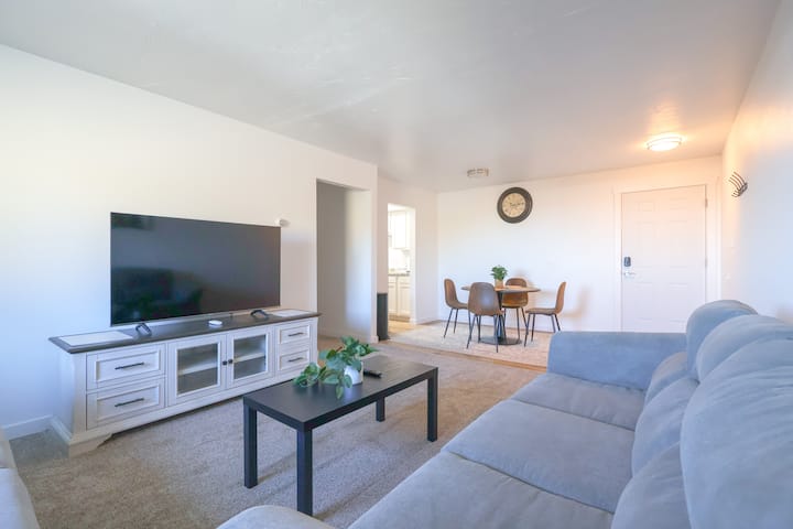 Beautiful Renovated 2/1 Apt. - Casper, WY