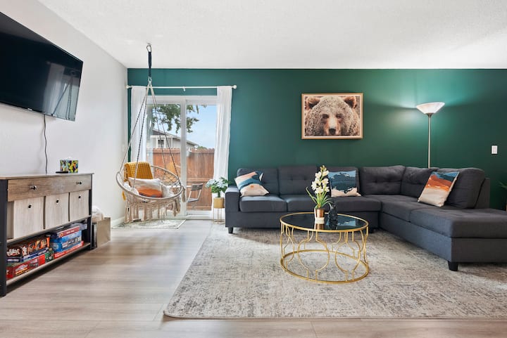*Modern Townhome | State Park & Mountain Access - Aurora, CO