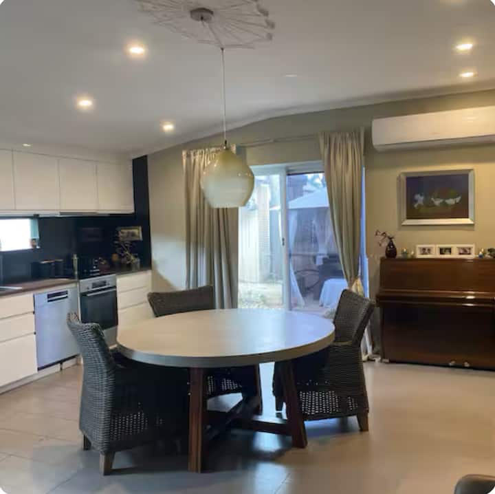 Semaphore Retreat In Bluestone Villa - Adelaide