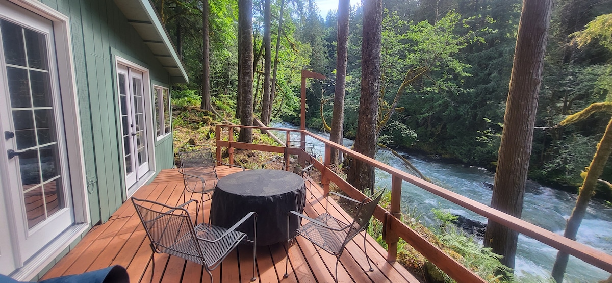 River cabin - Cabins for Rent in Marblemount, Washington, United States ...