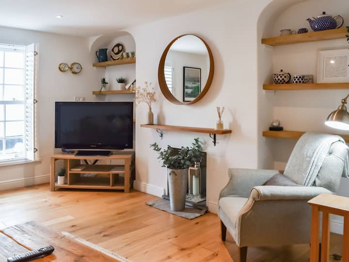 Stones Throw - Padstow