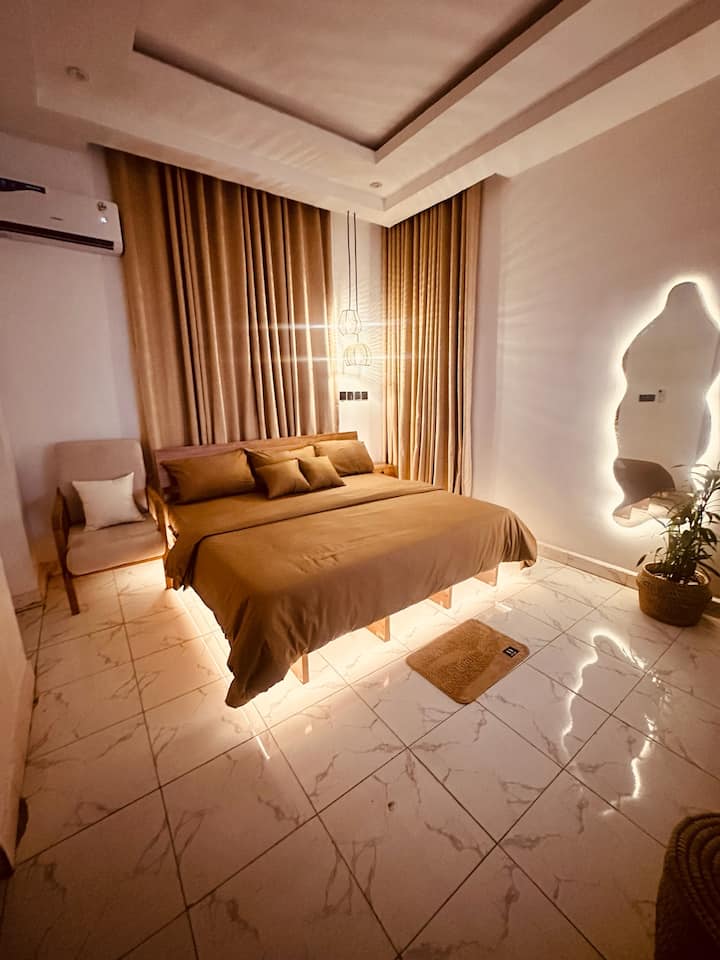 Daisy Rm | Cozy Space W Superfast Wifi, 24/7 Power - Abuja