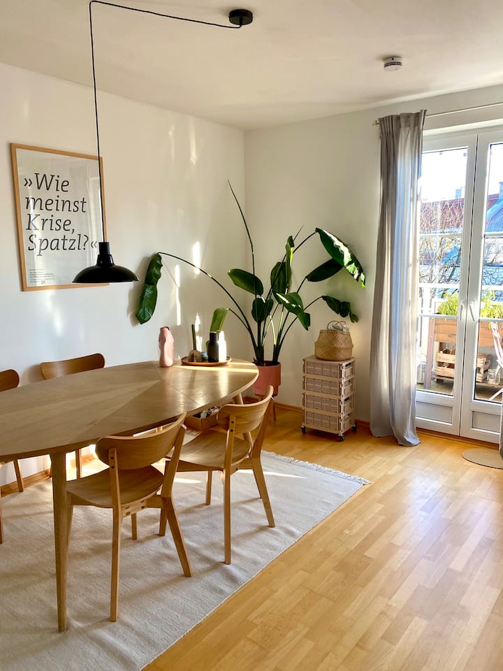 Central Bright Flat Super Close To City Center - München