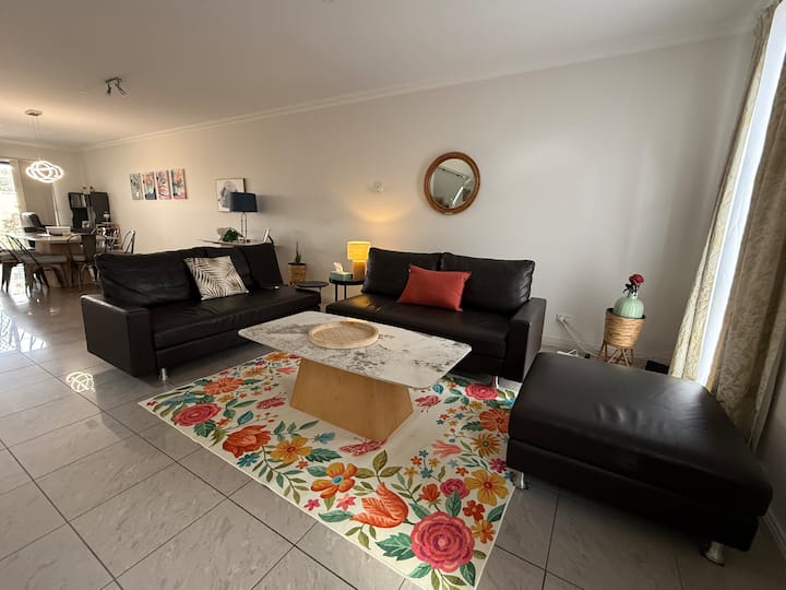 Central & Private Townhouse, Off-street Parking - Shepparton
